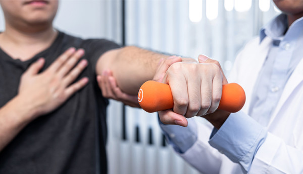 Reuma in de handen en vingers - Otolift Trapliften